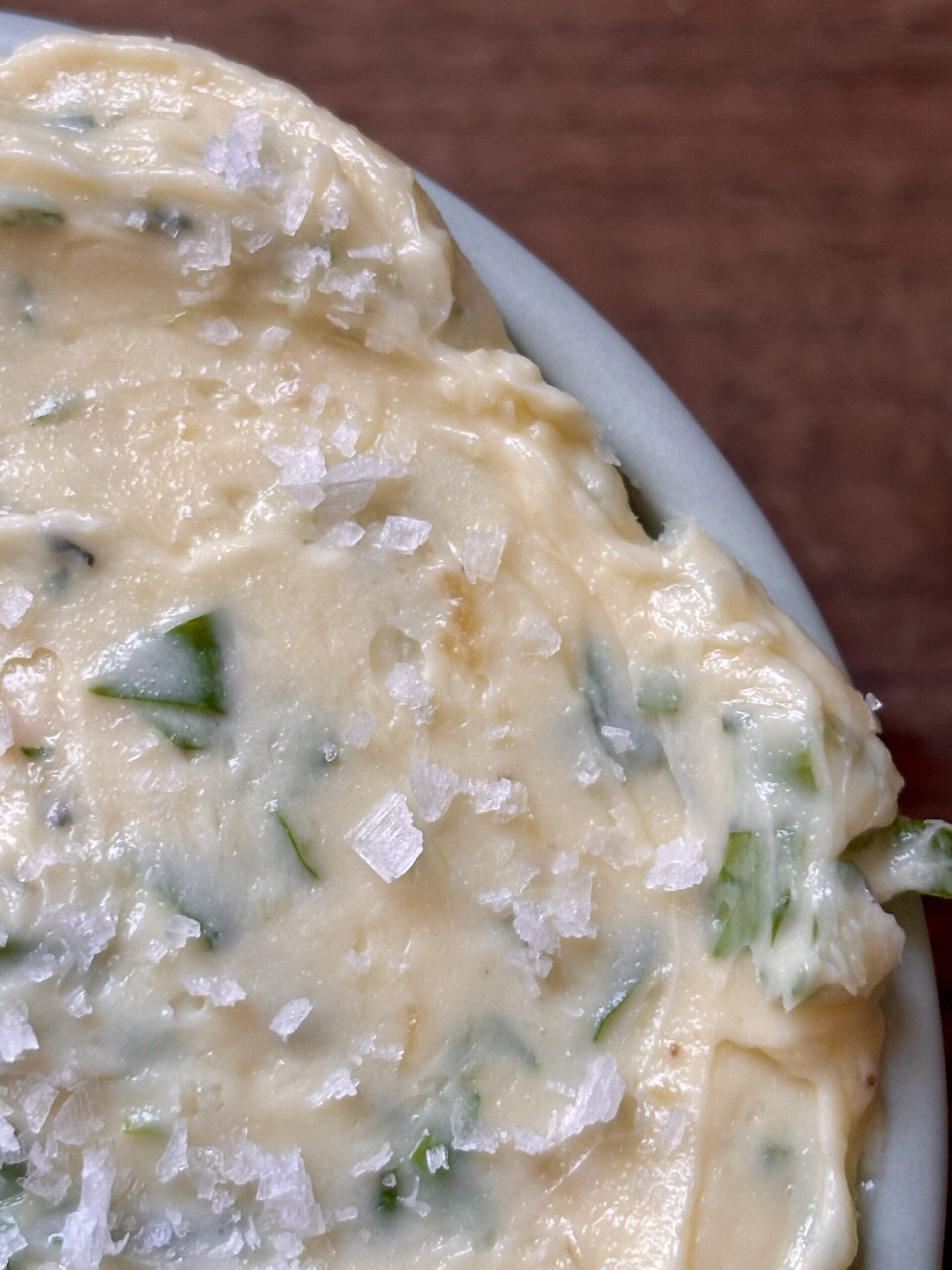Roasted Garlic and Herb Whipped Butter - thehomechefmomma.com