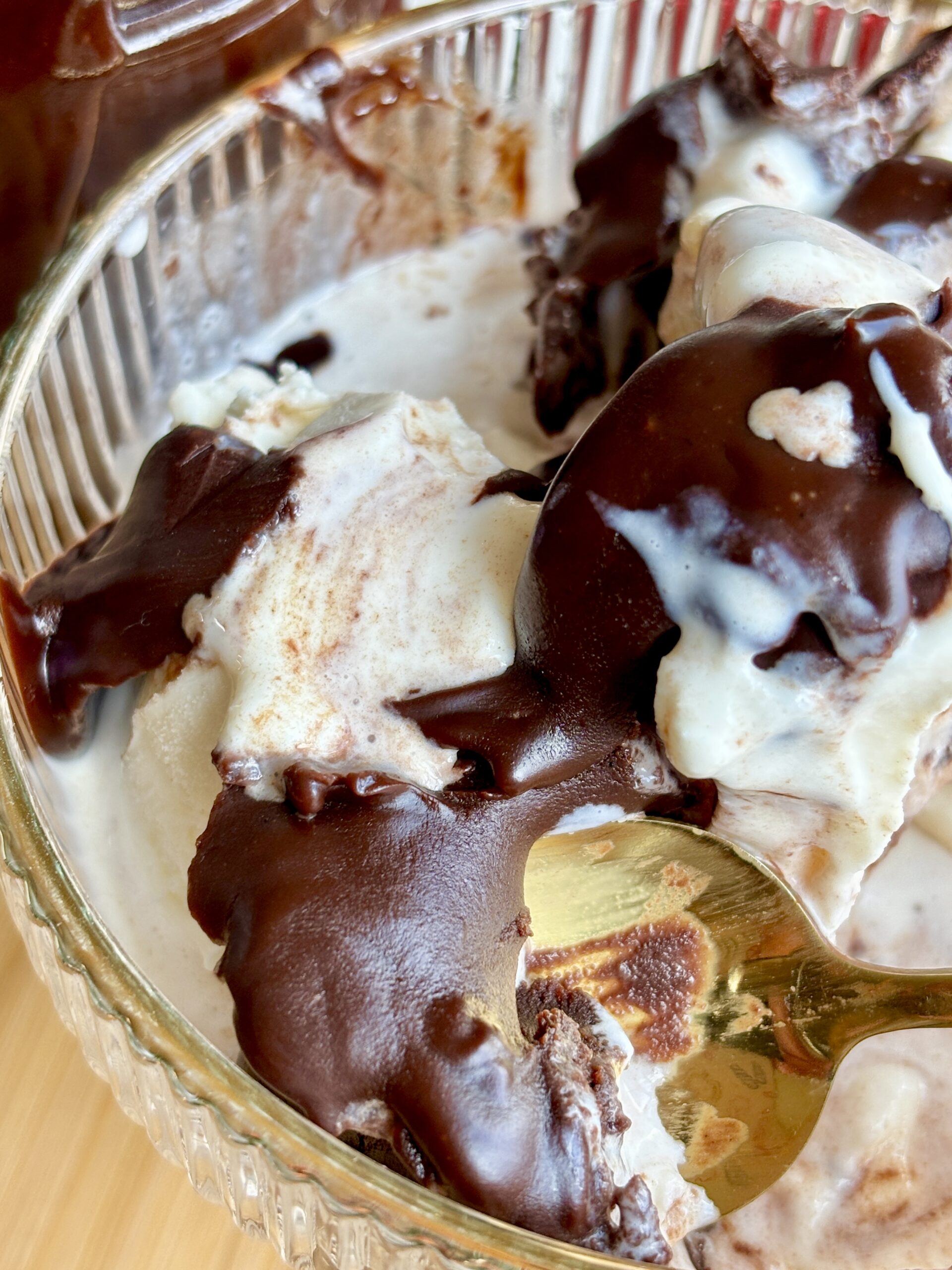 Homemade Dark Chocolate Hot Fudge - thehomechefmomma.com